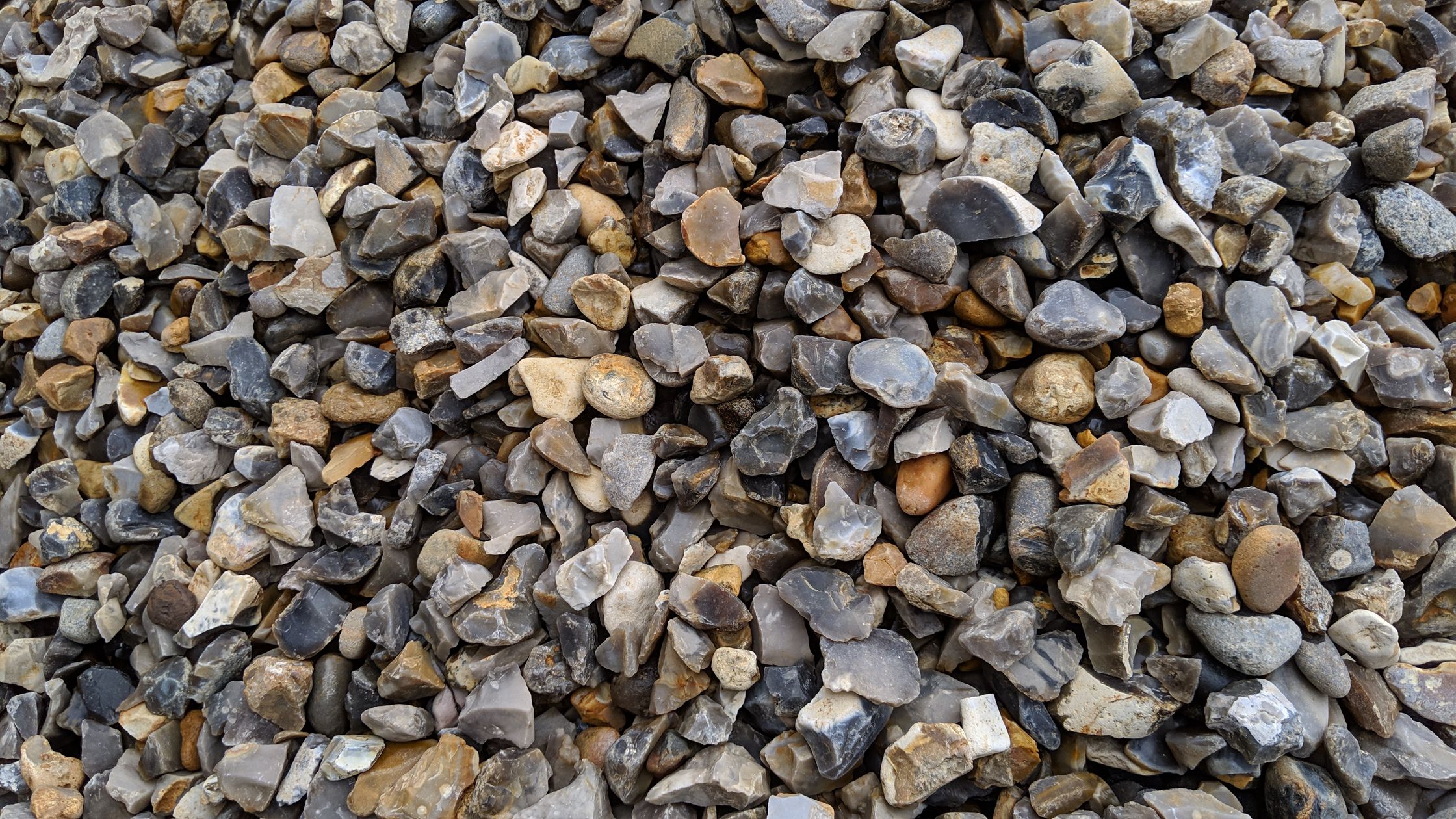BULK BAG MOONSTONE BLACK & WHITE GRAVEL