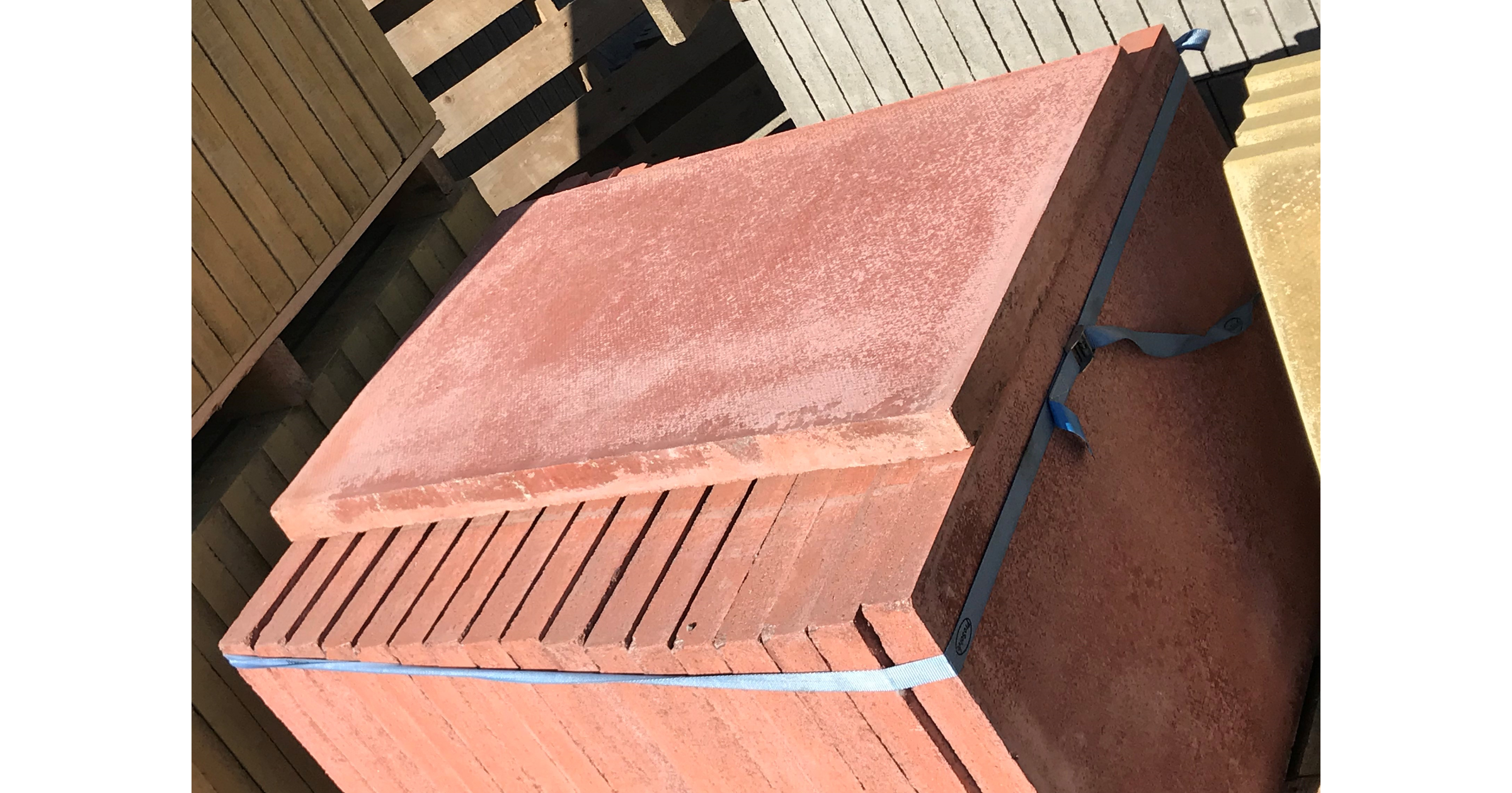 900 X 600 X 50MM RED FLAG