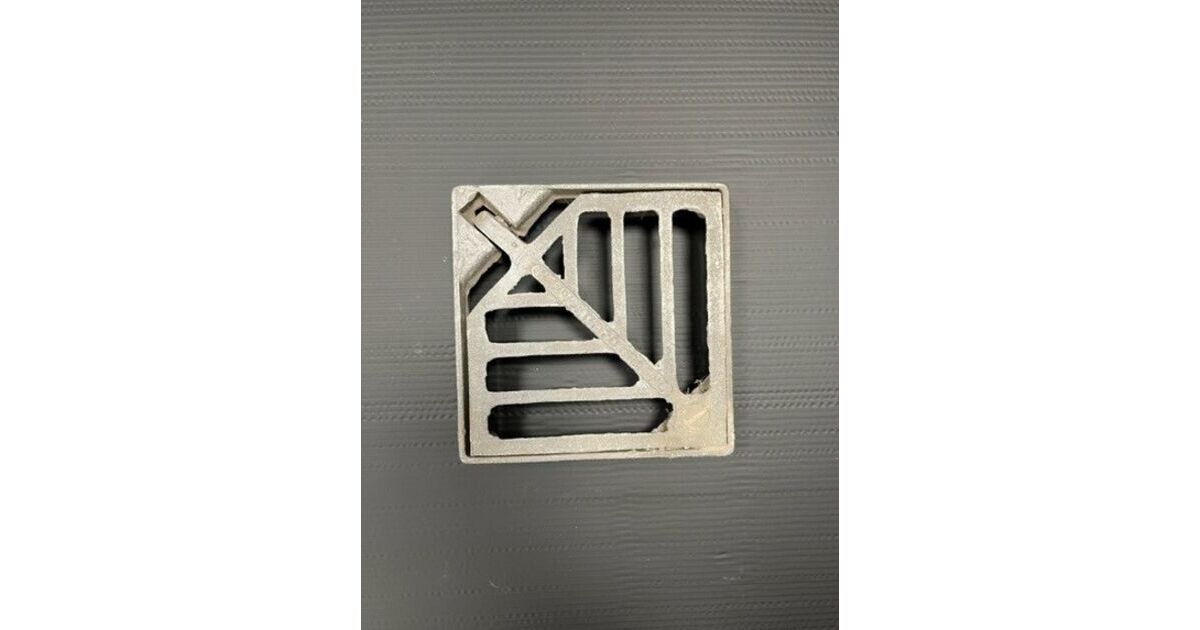 150MM SQUARE ALLOY HINGED & LOCKING GRATE