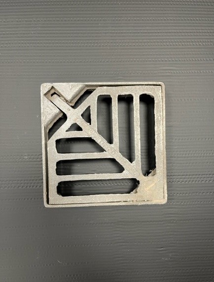 150MM SQUARE ALLOY HINGED & LOCKING GRATE