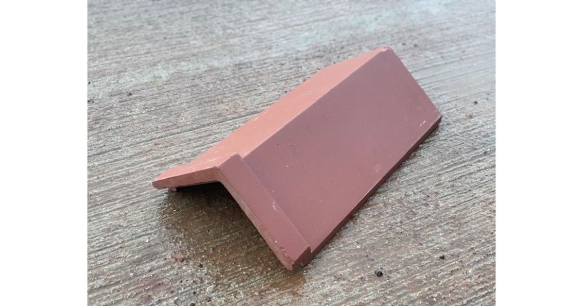 105 DEG RED COMPOSITE ANGLE CAPPED RIDGE 450MM LONG