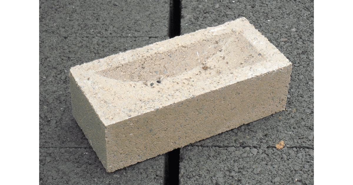 65MM FROGGED CONCRETE COMMON BRICK (PK/424)