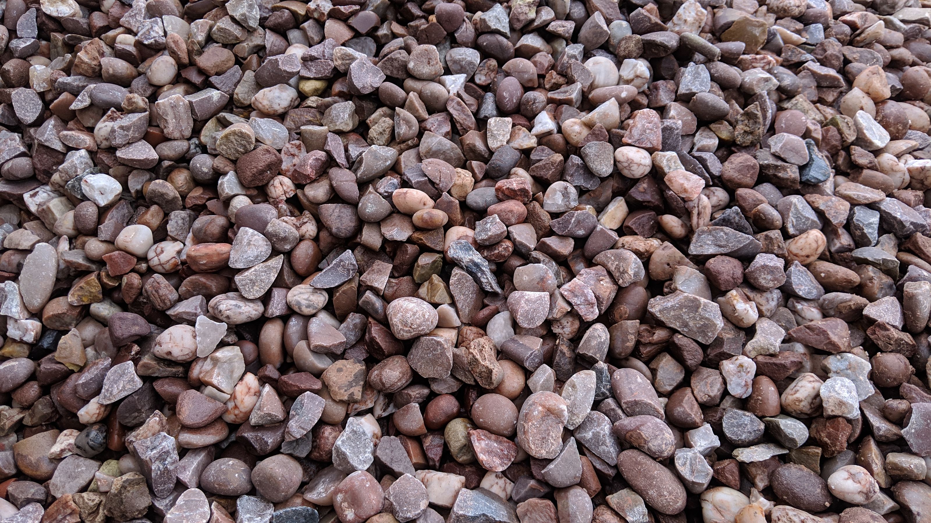 BULK BAG 20MM STAFFORDSHIRE PINK GRAVEL